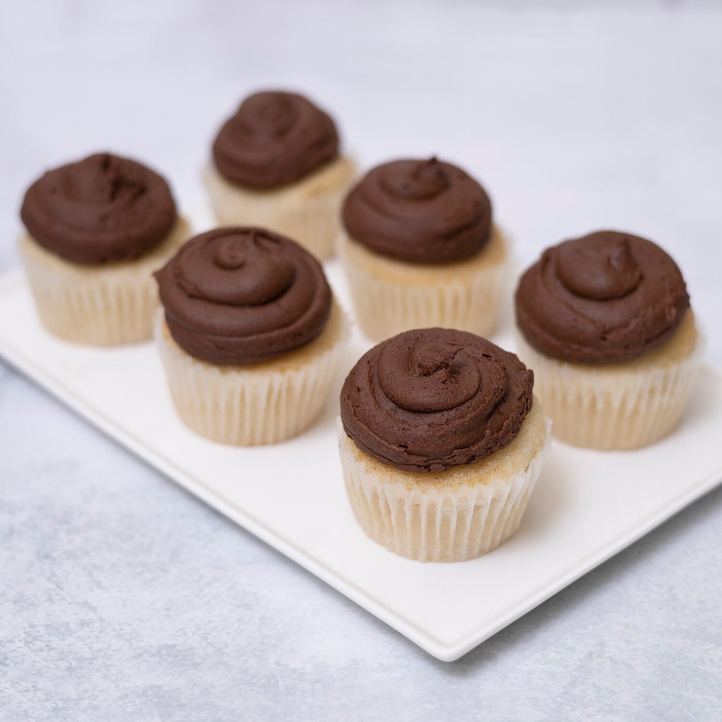 Gluten Free Vanilla & Chocolate Cupcakes – Sans Bakery